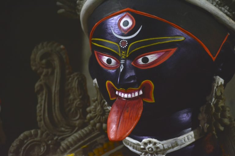 लिखित संपूर्ण दक्षिणा काली स्तोत्र एवं पाठ विधि एवं जाप के 5 लाभ ...